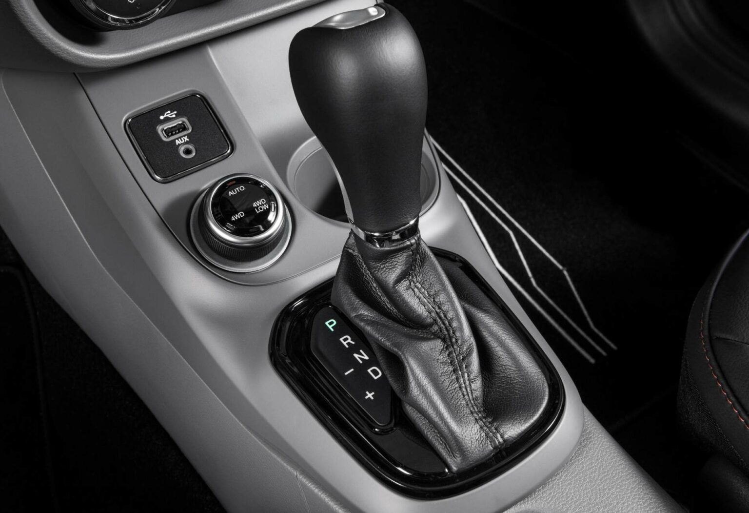 Saiba a maneira correta de dirigir seu carro automático!