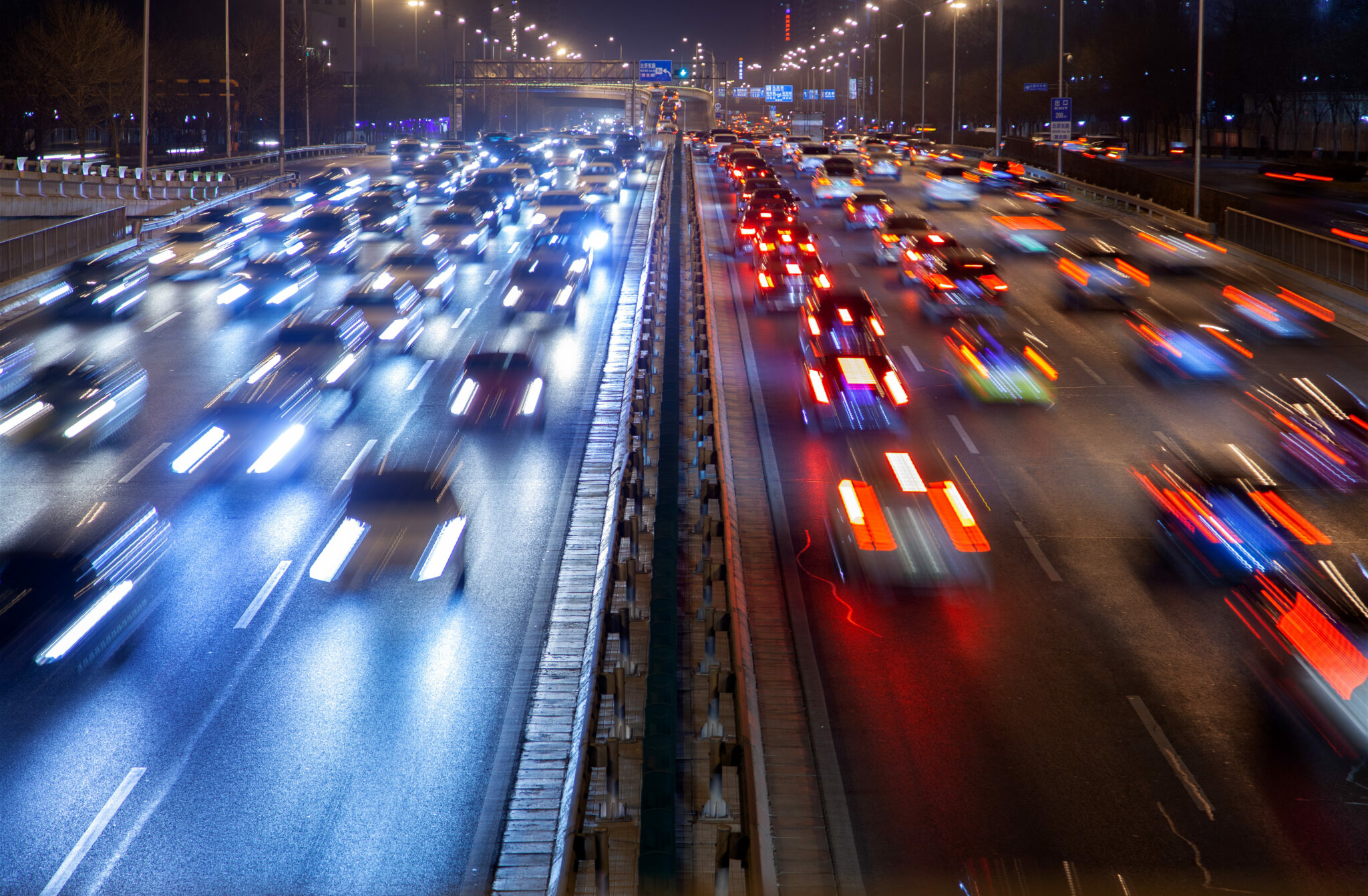 Você sabe qual é a diferença de rodovias de estradas?